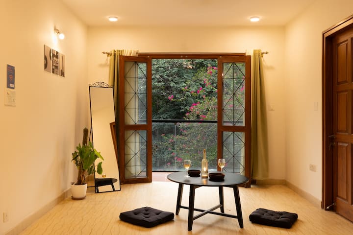 Superior Room (With Balcony) | Liveaway Bengaluru - Bangalore