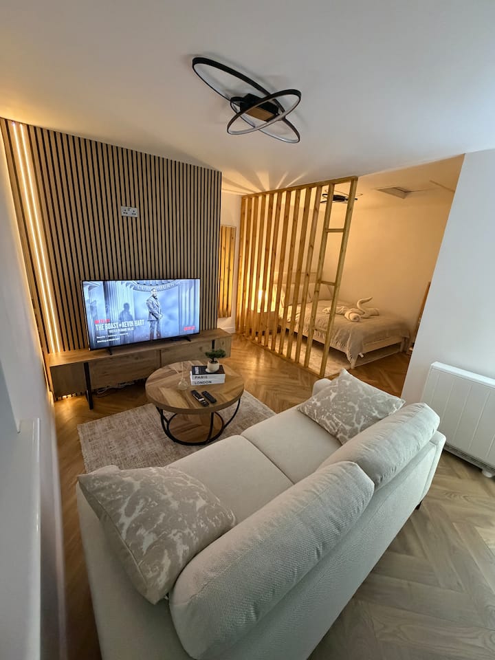 Modern Luxury Studio Flat Town Centre Location - High Wycombe