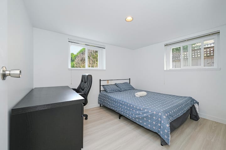 Cozy & Quiet 3-bedroom Suite In Vancouver West - Vancouver