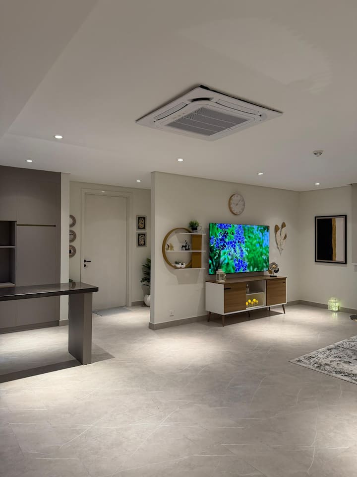 Norah Homes | Avenair| 2-bhk| Pool | Gym | Mm Alam - Lahore