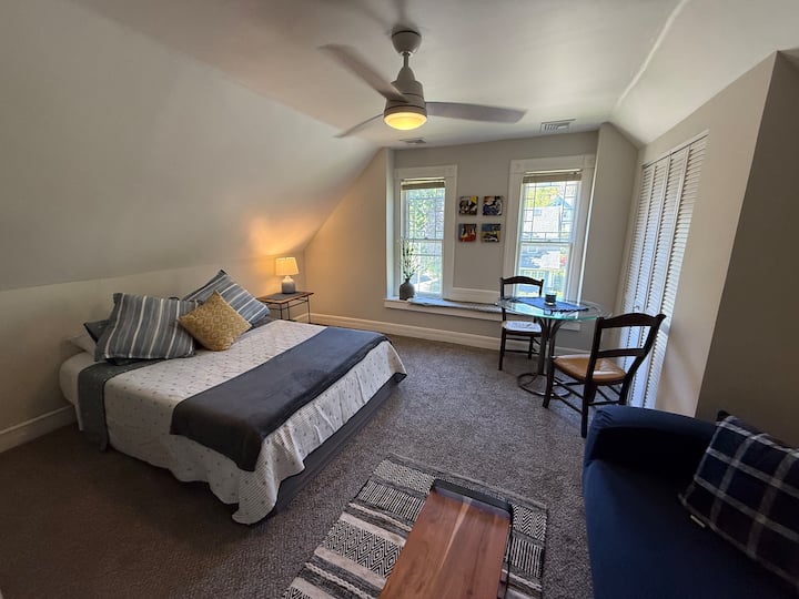 Cozy Attic Escape In Lovely Montclair & Near Nyc - Montclair, NJ