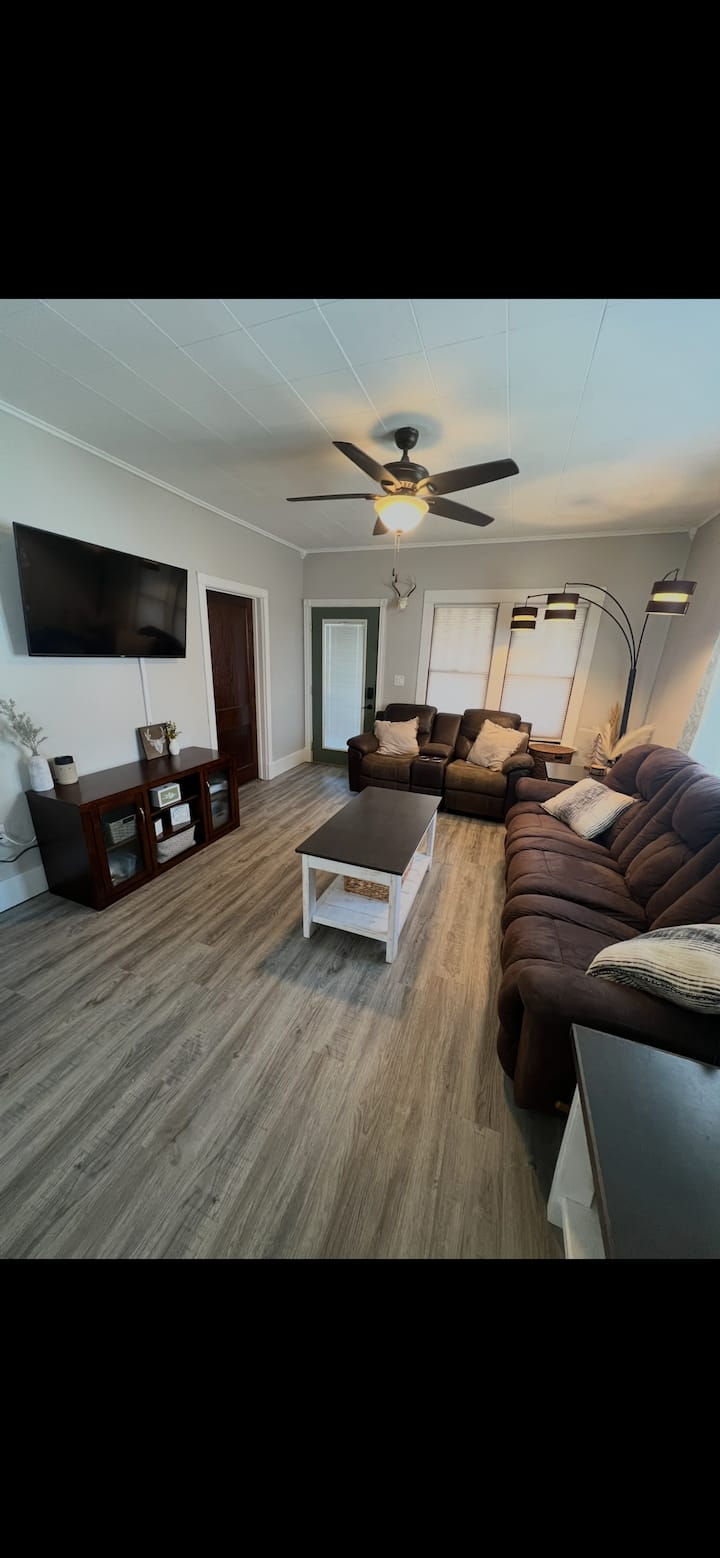 Eaa Rental. Close And Cozy Home. - Oshkosh, WI