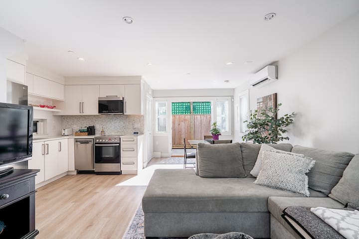 Charming, Newly Built, Private Laneway Home - Richmond