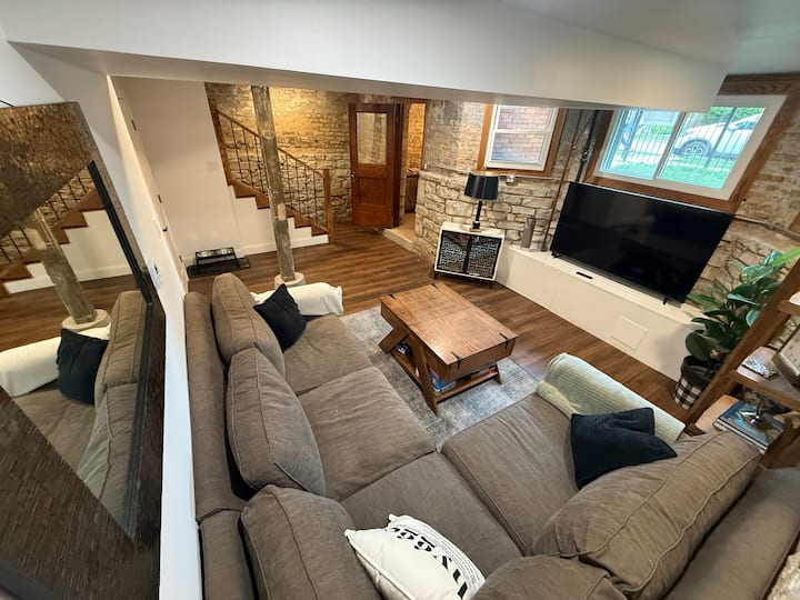 Logan Square Hideaway | Exposed Brick 2br 2ba - Chicago, IL