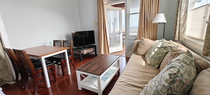 Deluxe Waterfront 1-bedroom Suite In Maple Beach - Tsawwassen