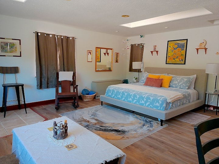 Golden Harmony Cottage - Crestone, CO