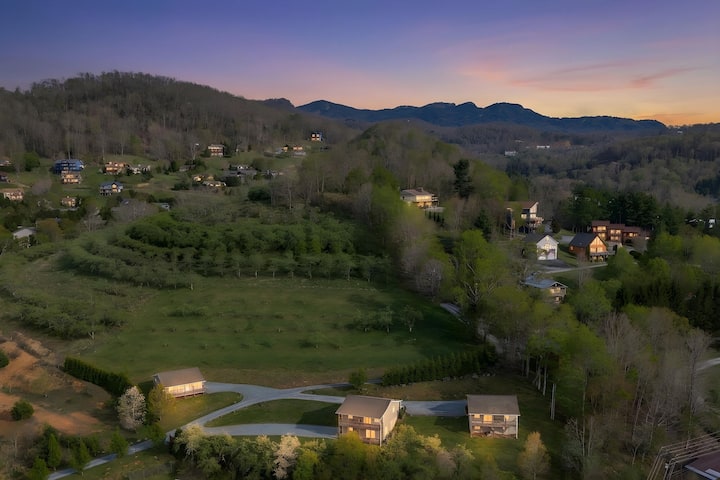 Apple Blossom Estates | 7br + Ev Chargers | Views - Beech Mountain, NC