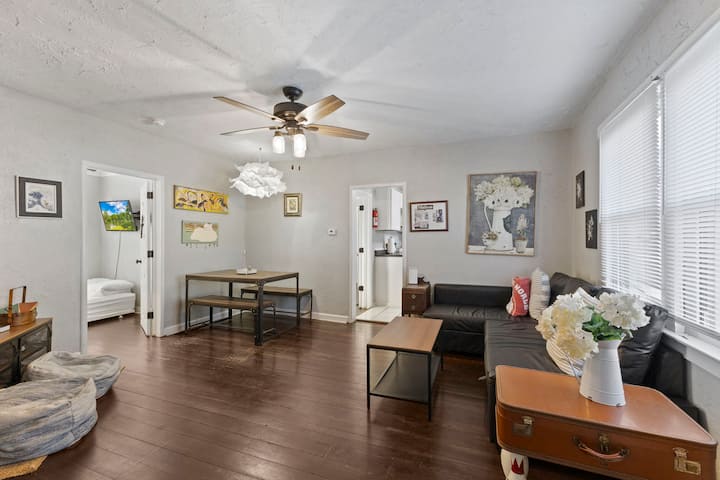 Charming 3br Home In Historic Downtown Anderson - Pendleton, IN