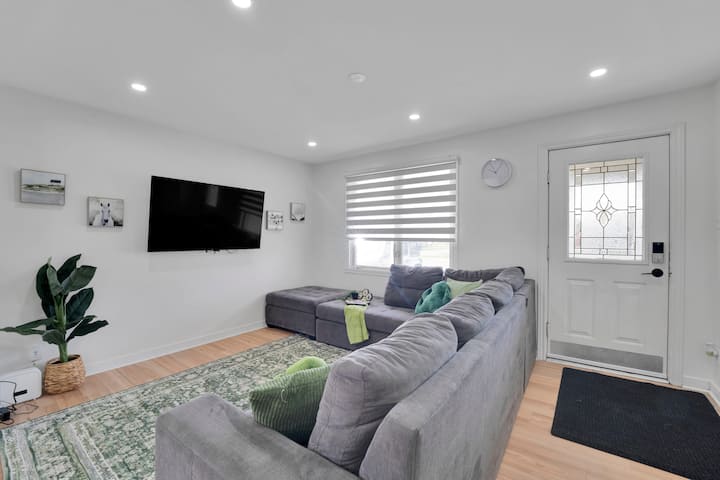 Evergreen Haven: Modern 3b/1b, Office, 5g, Parking - Cornwall, ON, Canada