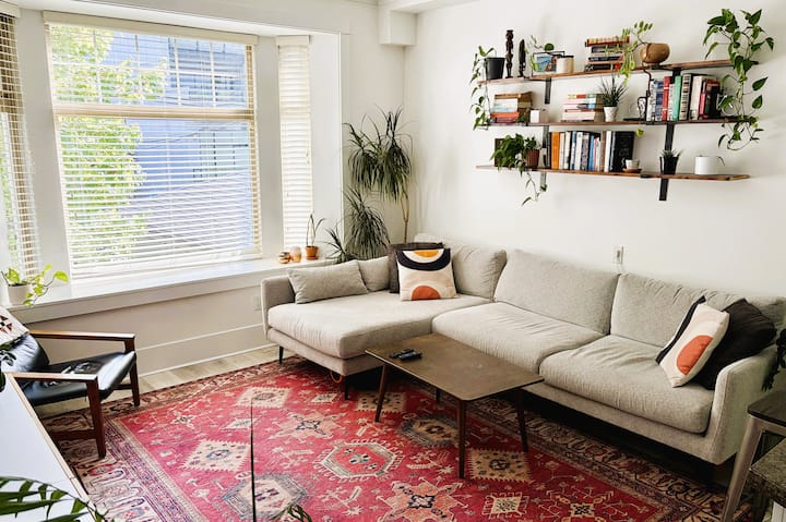 Quiet 2br Townhouse Near Parks, Transit & Cafés - Vancouver