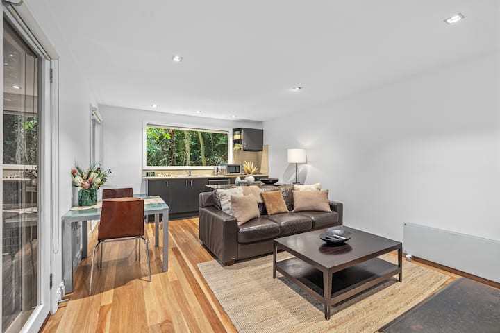 Lochiel Treetops Tri-level #2 - Forest Views For 2 - Dandenong Ranges