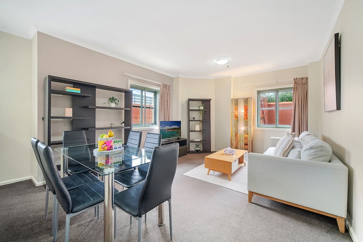 Harbour & City Living | Stylish 1br W Parking - Sydney