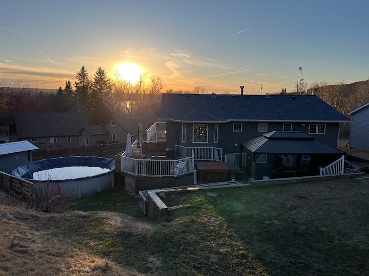Lake House With Above Ground Pool And Hot Tub! - Saskatchewan