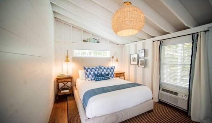 The Wanderer | Accessible Studio Cottage + Pool - Kennebunkport, ME