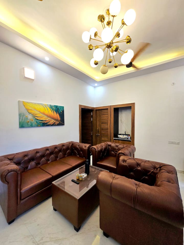 The Grand Alcove : Krishnam Villa - Lucknow