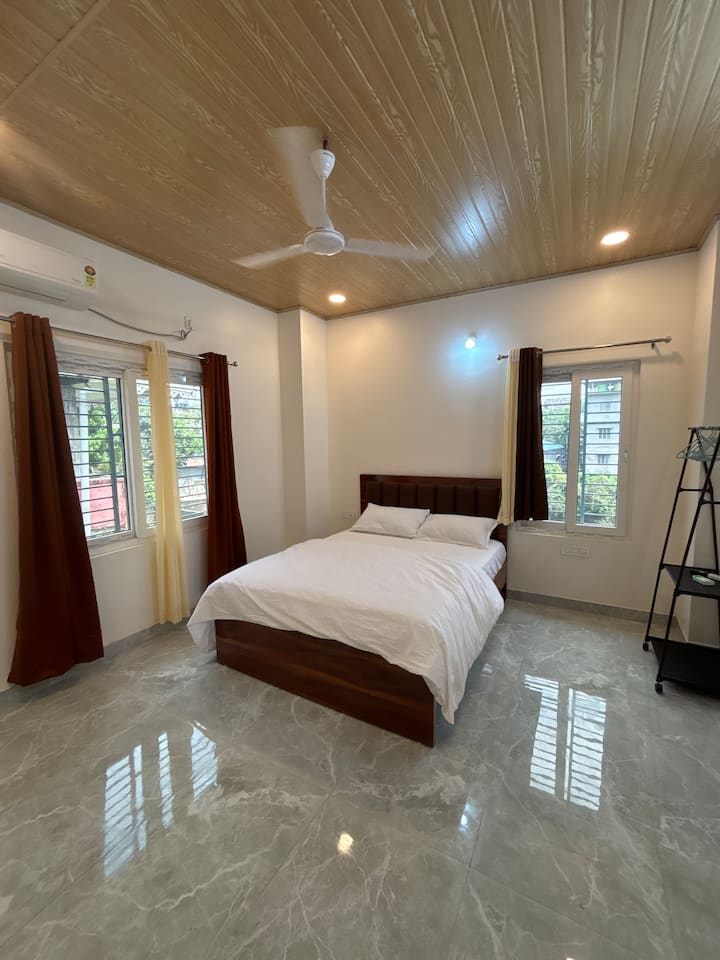 Cozy & Spacious | Ac | 1bhk | Couple Friendly - Siliguri