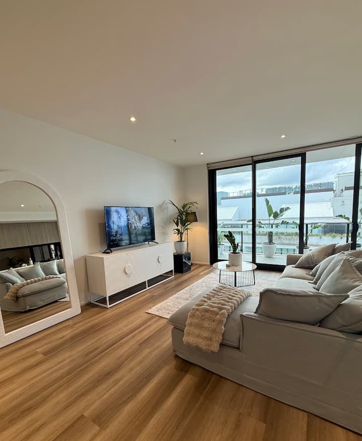 Modern Inner City Train, Free Parking + Pool - Sidney