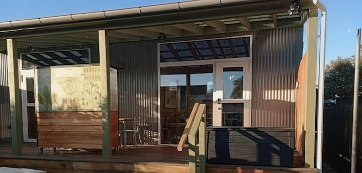 New Self-contained Cabin In Central Feilding - New Zealand