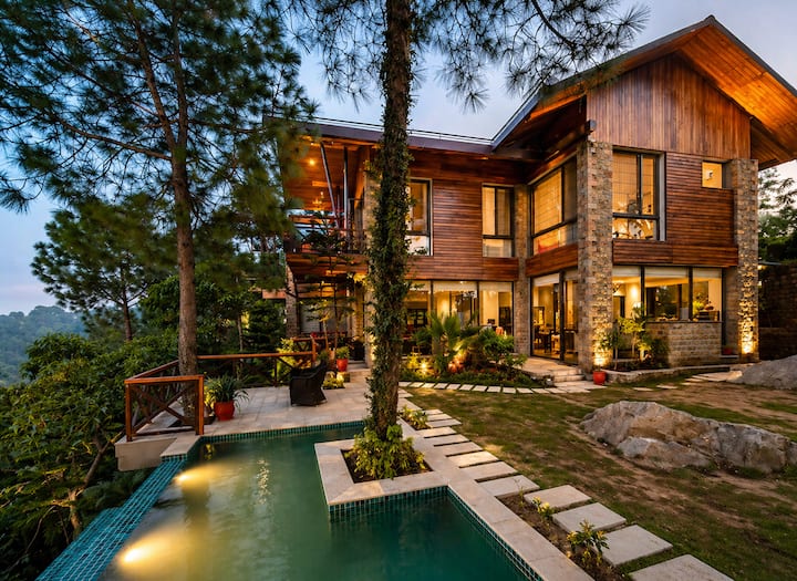 The Crown Estate | Lux Villa W/pool & Scenic Views - Kasauli