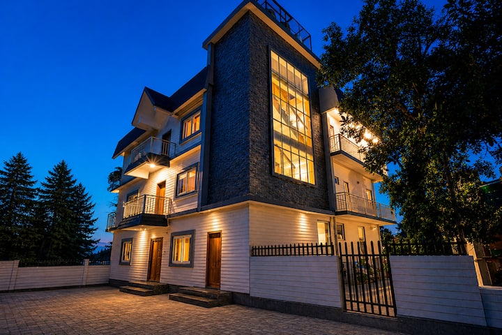 Pet-friendly 3-bhk Apartment With Mountain Views - Mussoorie