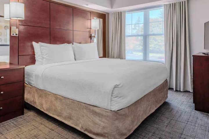 Hudson River 2 Br Suite | Breakfast, Gym & Pool - Dobbs Ferry, NY