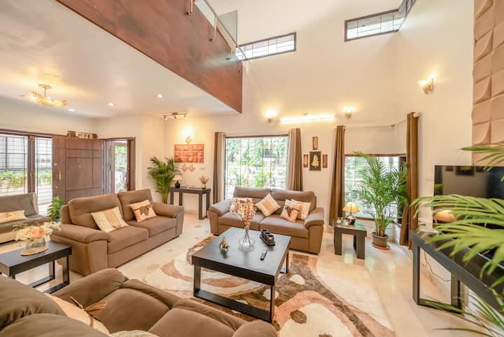 Billionaire's Glasshouse 5bhk Villa By Spacez - Bangalore