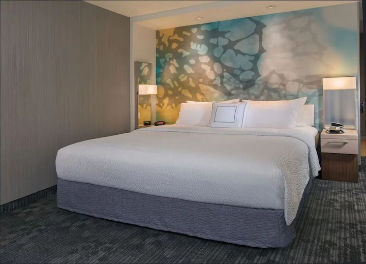 Untermyer Gardens King Room With Gym - Yonkers, NY