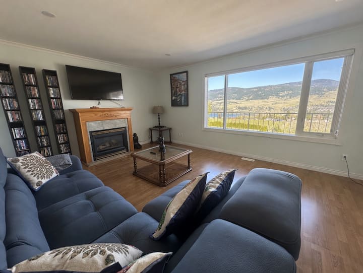 Lakeview Vineyard Retreat With Mountain Views - Lake Country