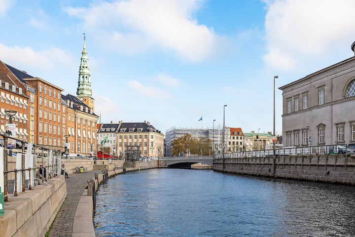 City Center - 2br Gem - Steps To Canal & Metro - Copenhagen