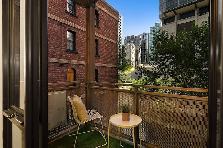 Skyline Suites | New York-style Riverside Retreat - Australia