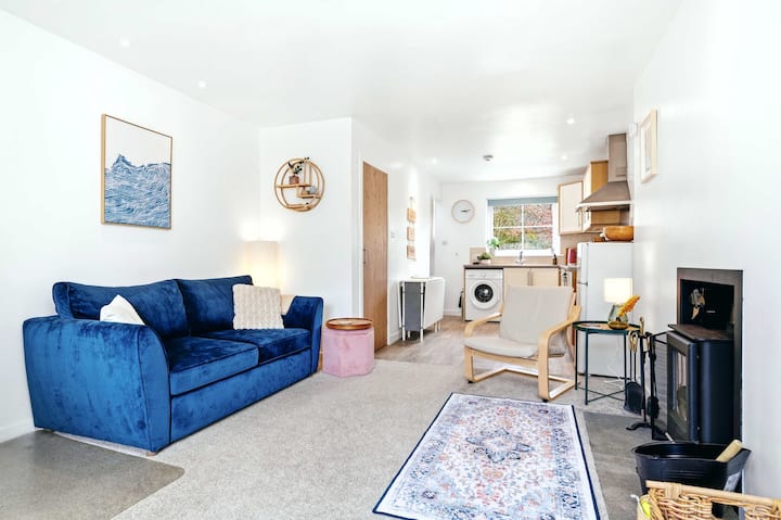 Elder Cottage - 2br Coastal Home, Garden & Parking - Isle of Mull
