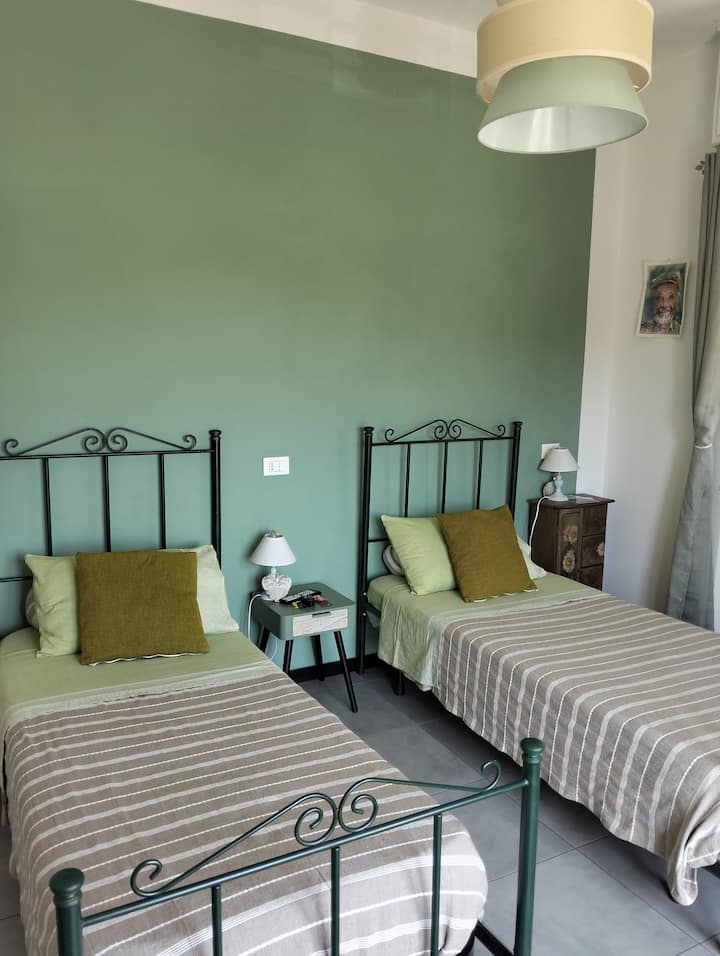 Camera Green: A Savona Ma A Due Passi Dal Mare! - Bergeggi