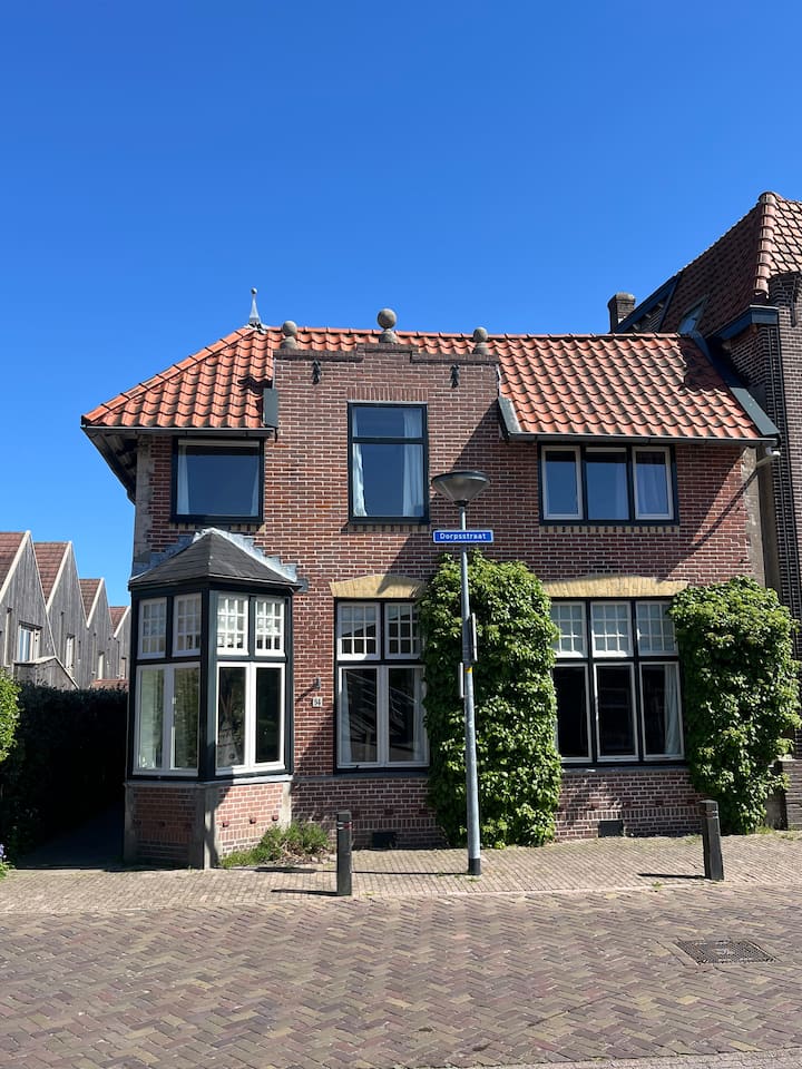 Karakteristiek Familiehuis Direct Aan Het Water! - Alkmaar