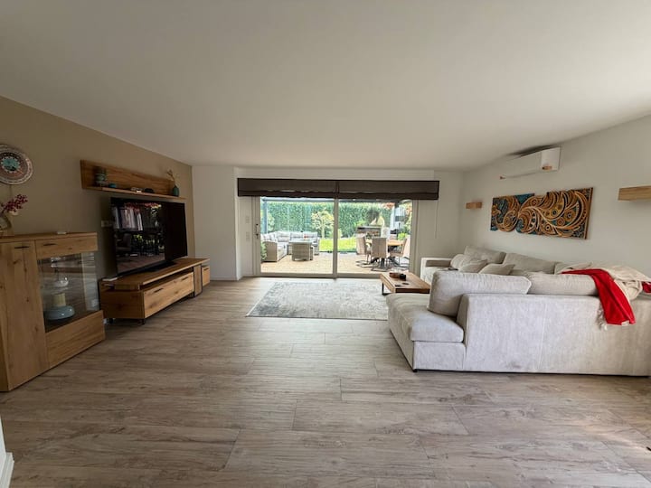 Tranquil Charming Modern Villa Near The Lake - Langenfeld