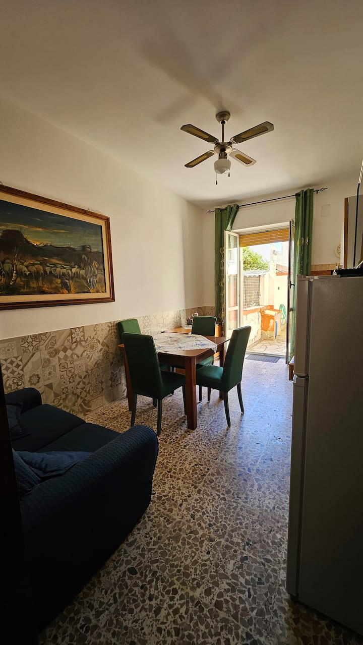 Ampio Appartamento Con 3 Camere Da Letto E Cortile - Alghero
