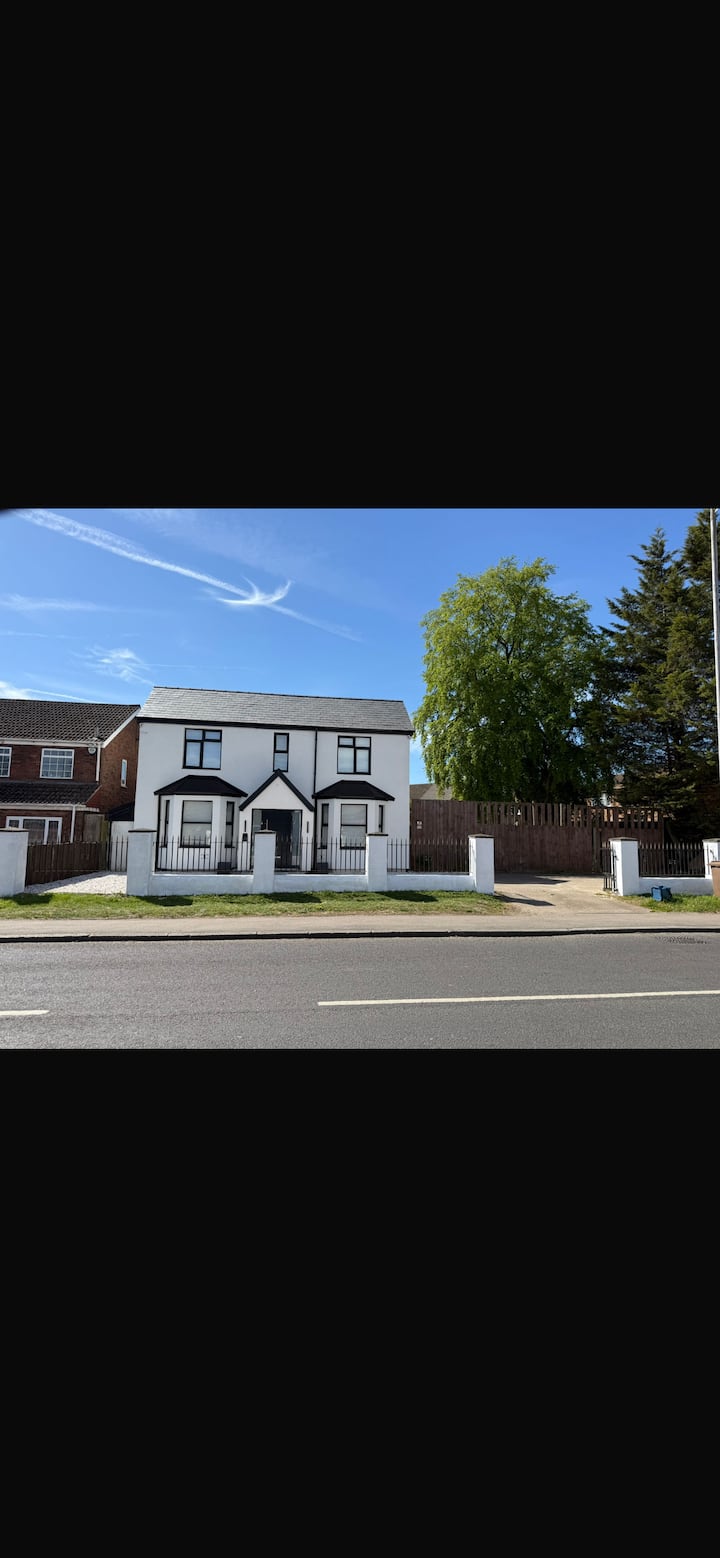 Nice Modern Luxurious House - Luton