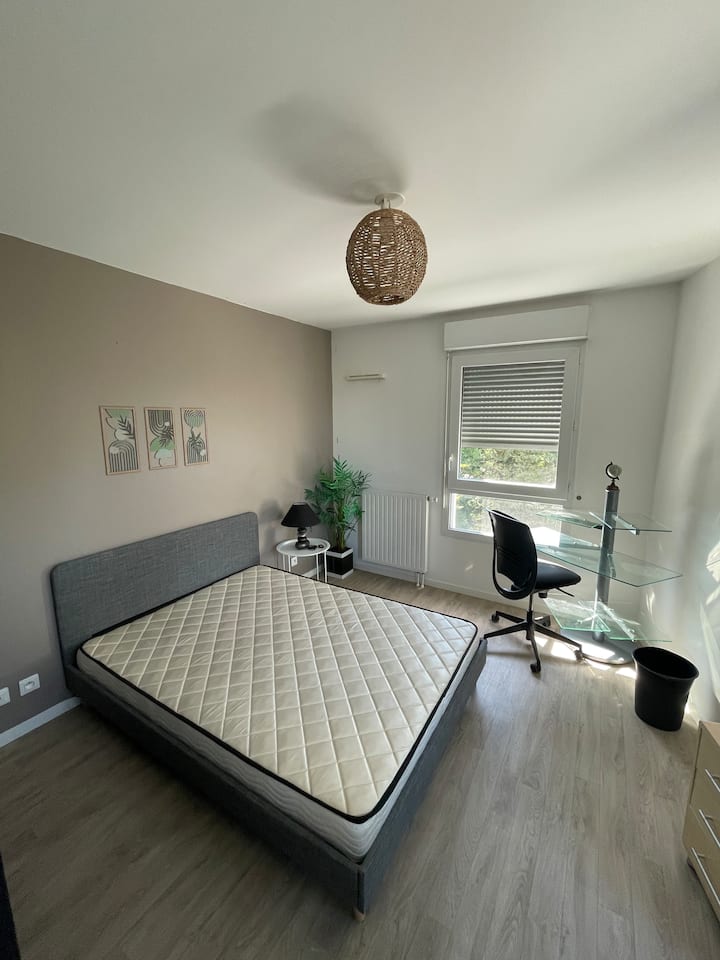 Apparemment En Location à La Chambre Meublée - Le Rheu