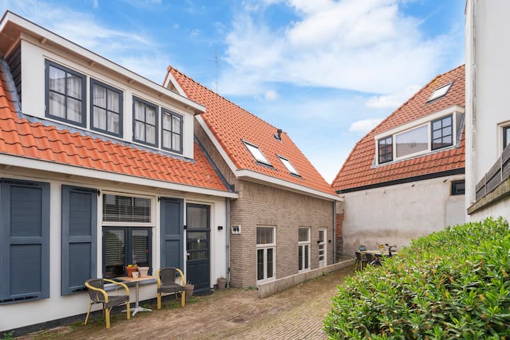 Guesthouse 'T Bonnie Hofje Charming Accommodation - Zandvoort