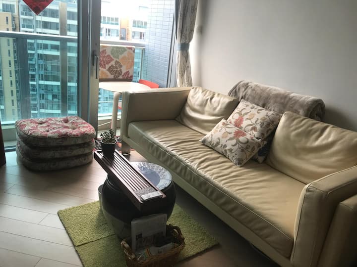 兩房一廳｜一廳一廚單位
企理乾淨，環境清靜，出入便利
適合小家庭 / 上班族 / 合租人士
歡迎查詢 - Shenzhen