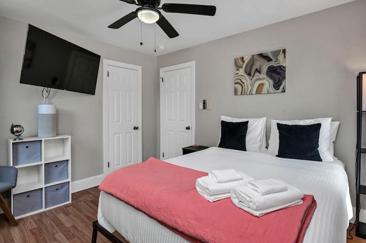 Hibiscus Hideaway | Relaxing 3br Escape - Columbia, SC
