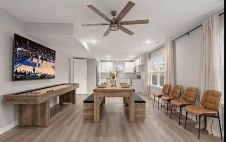 Spacious 6-br Bourbon Trail Retreat | Sleeps 24! - 印第安納