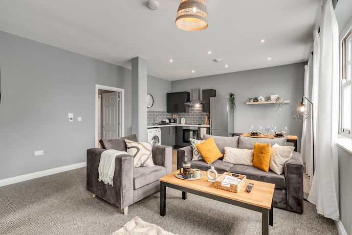 Stylish 2-bed, 2-bath | Ideal For Long Stays - Wroxham