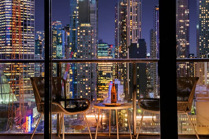 2br Cbd Apartment | Views, Pool & Gym | Rmit - Melbourne