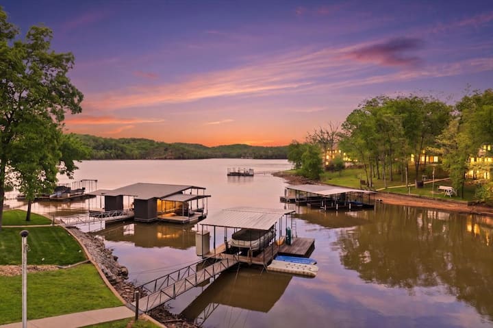 Cove Lakefront W/ Dock, Huge Deck & Family Fun - Lake of the Ozarks, Climax Springs