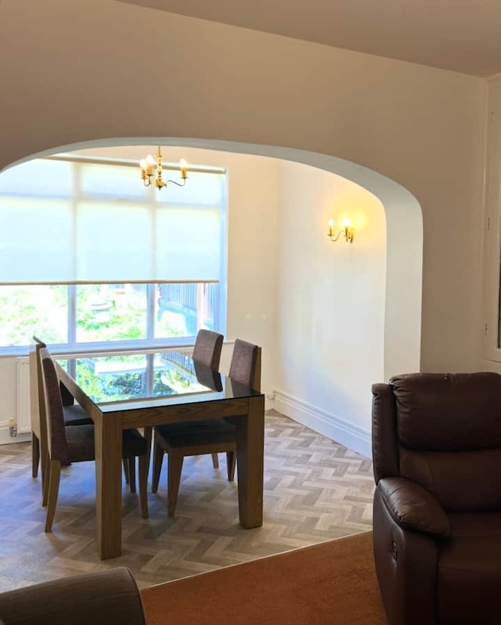 West Street House 7 Beds - 반즐리