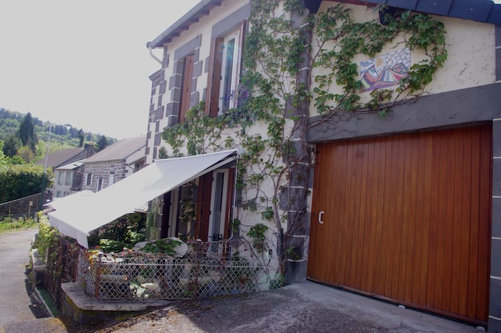 Gîte En Pierres Douces Au Cœur De L Auvergne - Auvergne