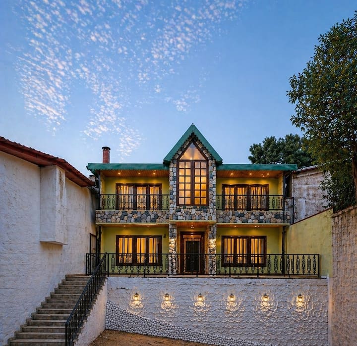 Himalayan Chalet Cottage On Mallroad |Galaxy Stays - Mussoorie