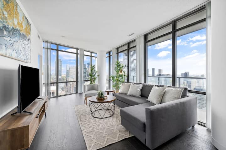 Downtown Living With City Views + 1 Free Parking - Toronto