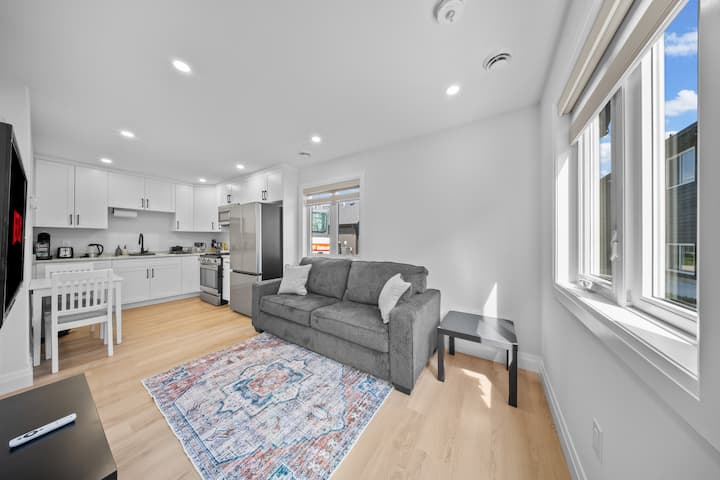 1 Bed 1 Bath Backyard Home With Kitchen & Laundry - Grosse Pointe, MI