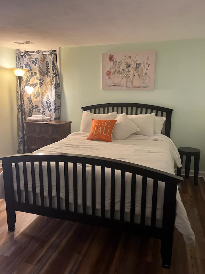 Cozy Retreat Near Shopping, Hiking, And Dining! - Hendersonville, NC
